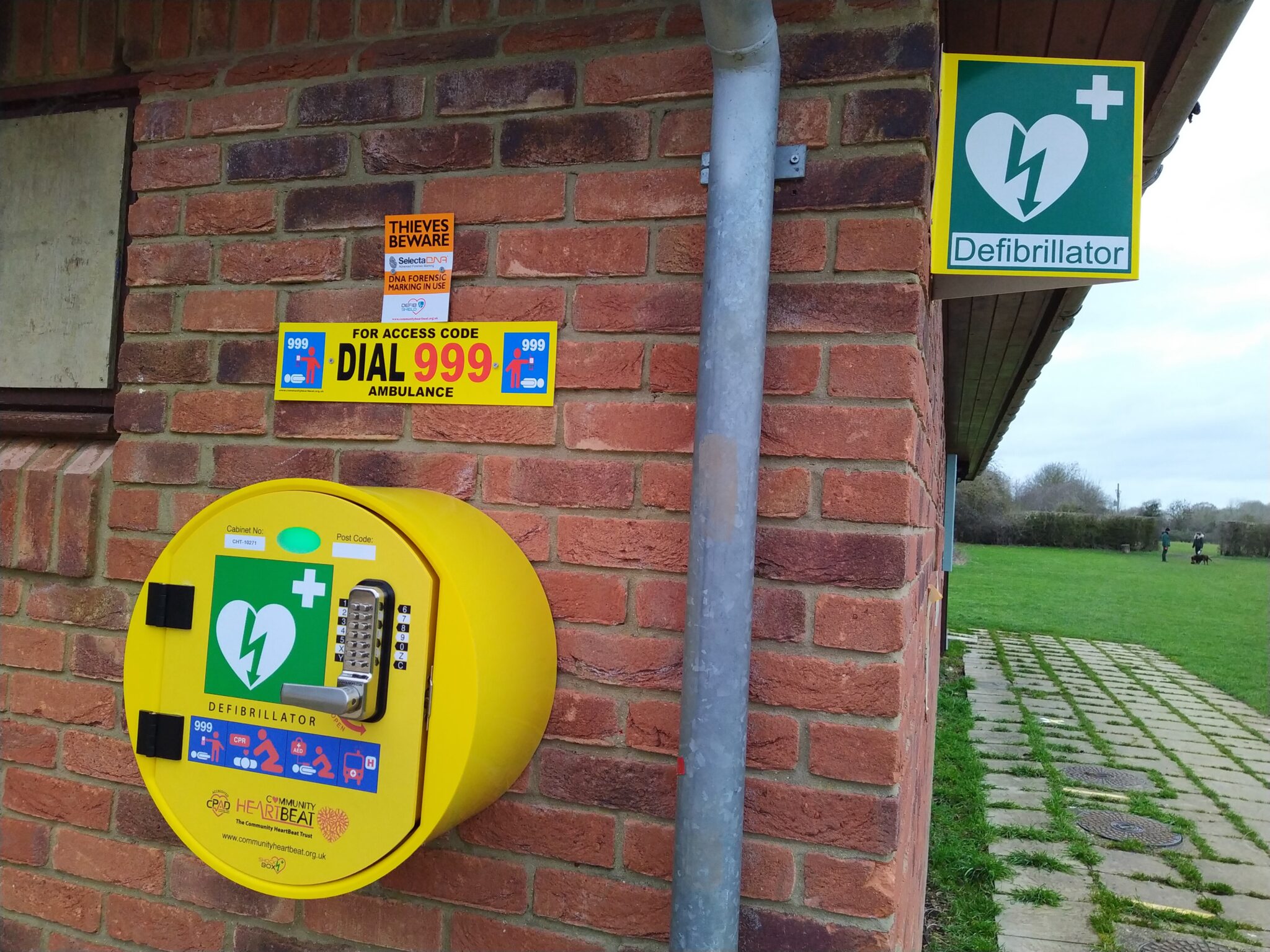 Comberton has a Community Defibrillator ! – Comberton Village Website